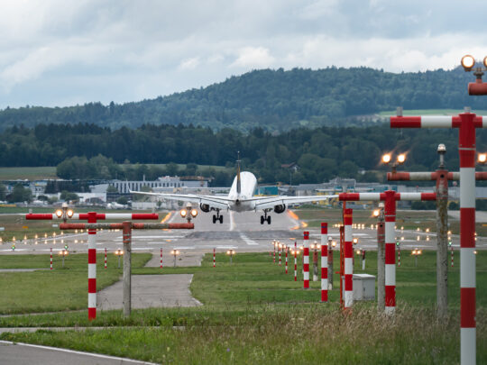 Understanding Crosswind Landings: Takeoffs and Landings - Pilot Institute