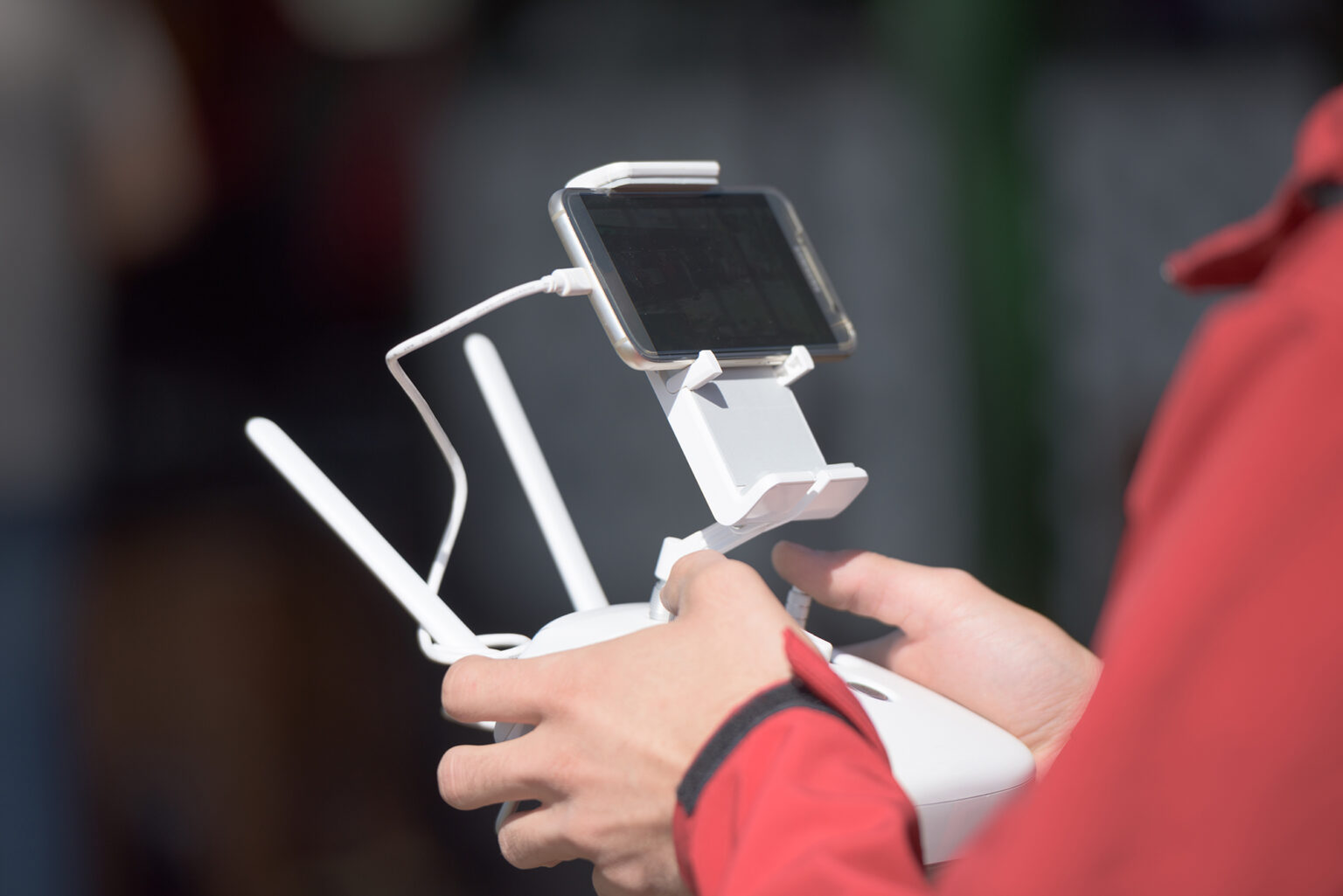 How to Fly a Drone for Beginners – Laws, Tips, and Basic Maneuvers ...