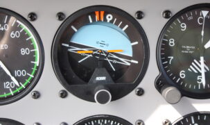 Airplane Lights: What Each Light Does (Red/Green, Strobe, Beacon ...