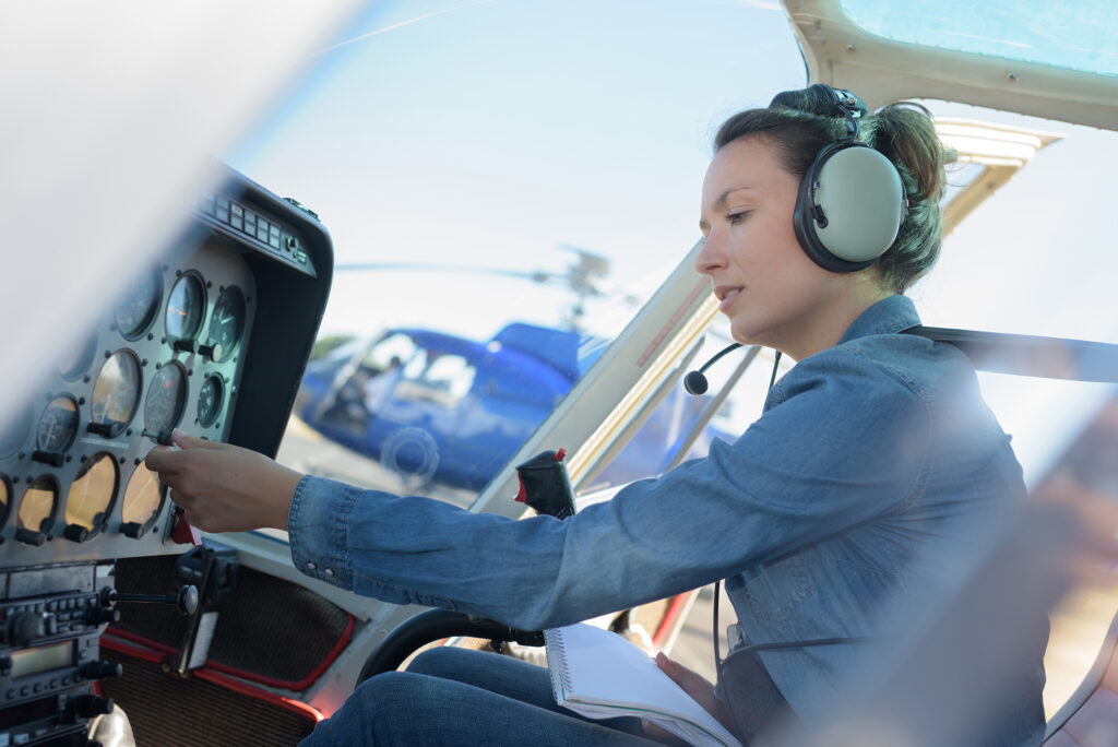 How to Become a Commercial Helicopter Pilot - Pilot Institute