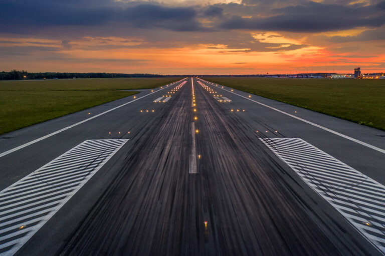Everything You Need To Know About Taxiway Lighting - Pilot Institute