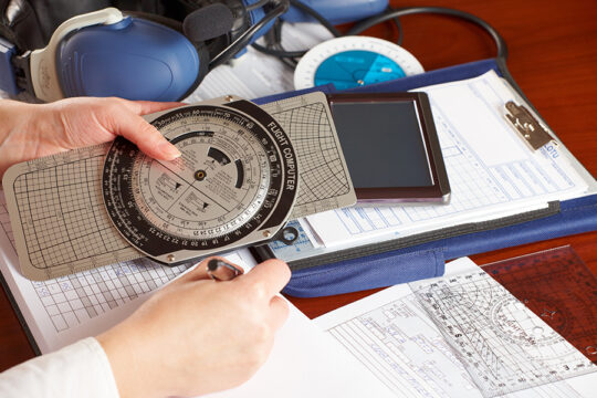 The Best Flight Computers for Pilots (App, Mechanical, Electronic ...