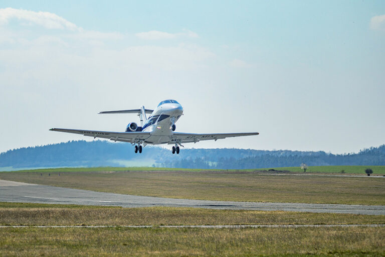 Single Engine vs. Multi Engine: Which is Better? - Pilot Institute